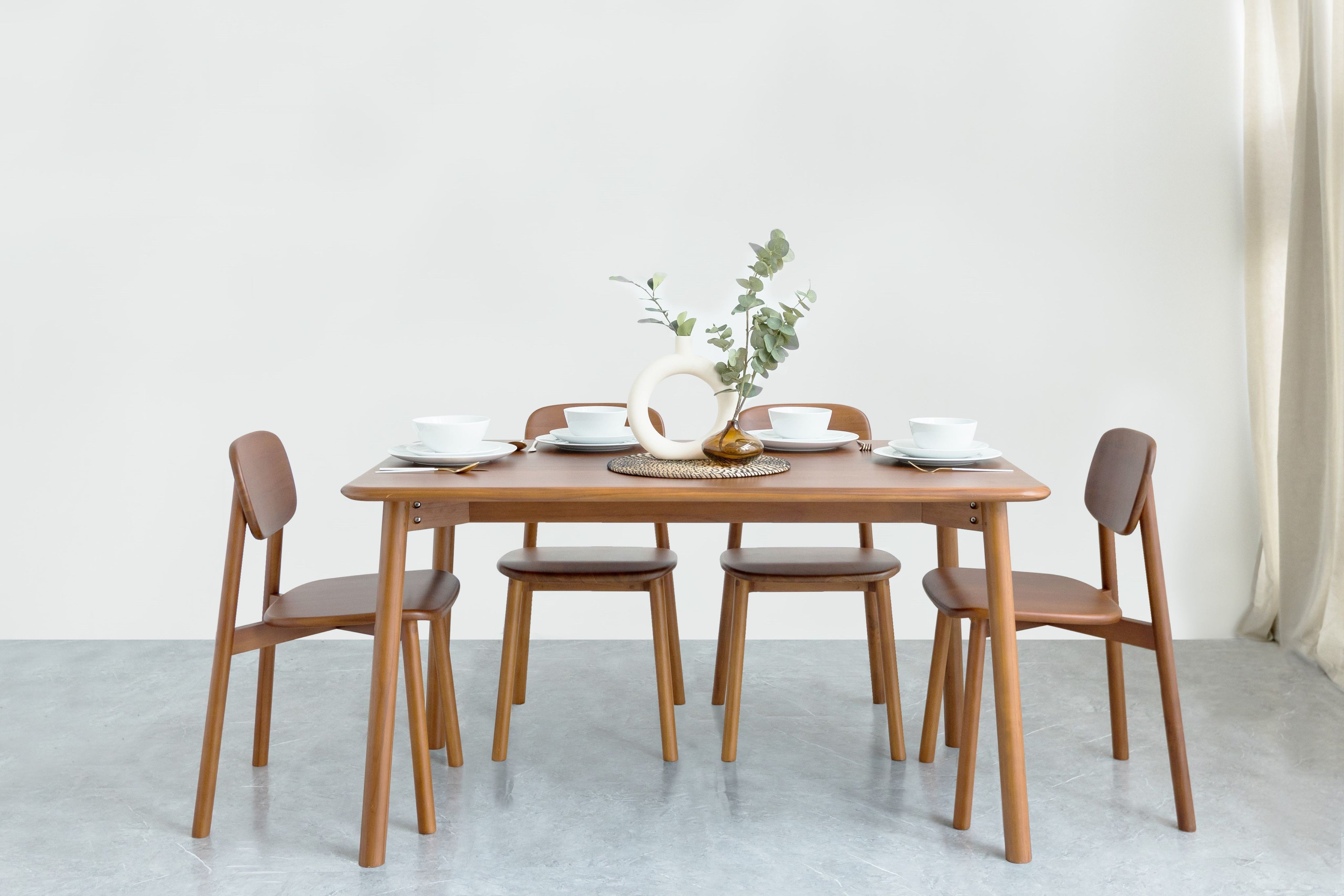 LEIKA 135CM DINING TABLE – Scanteak